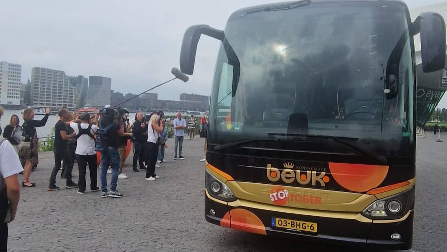 Stoptober van start met bestickerde touringcar van Beuk | Koninklijke Beuk